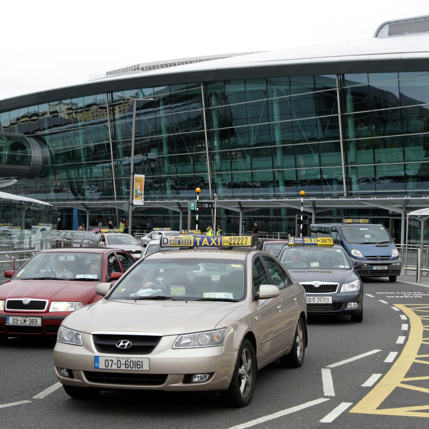 Dublin Airport police ‘issuing fines’ to taxi drivers touting without ...